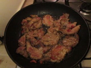 Încearcă această rețetă pentru tăiței chinezești cu porc - un preparat ...